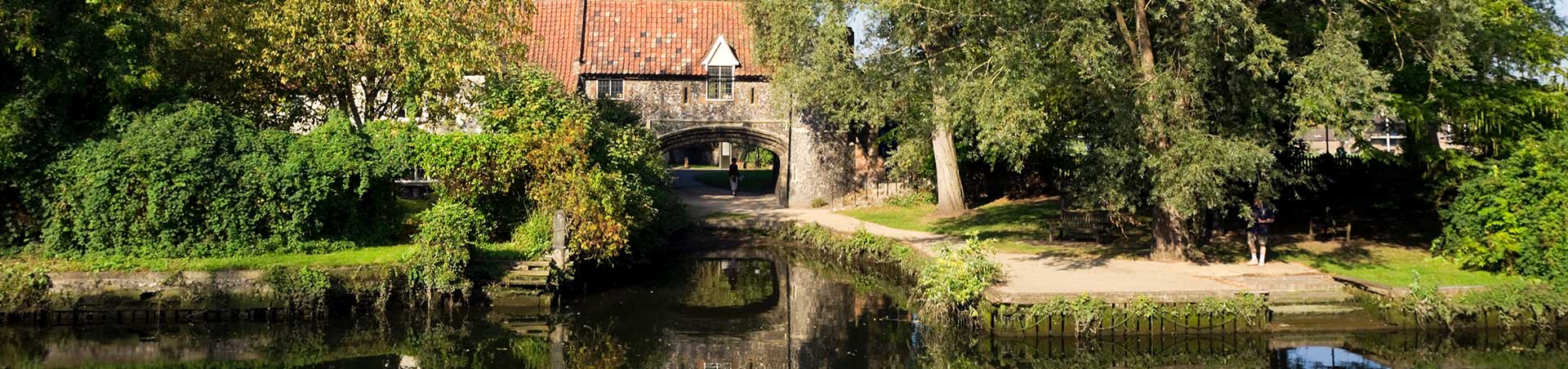 Coaches to Norwich | National Express